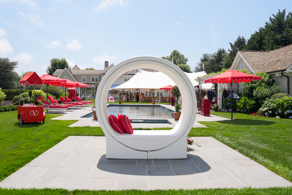 Valentino Escape Hamptons Captivates At The Home Of Ken & Maria Fishel ...